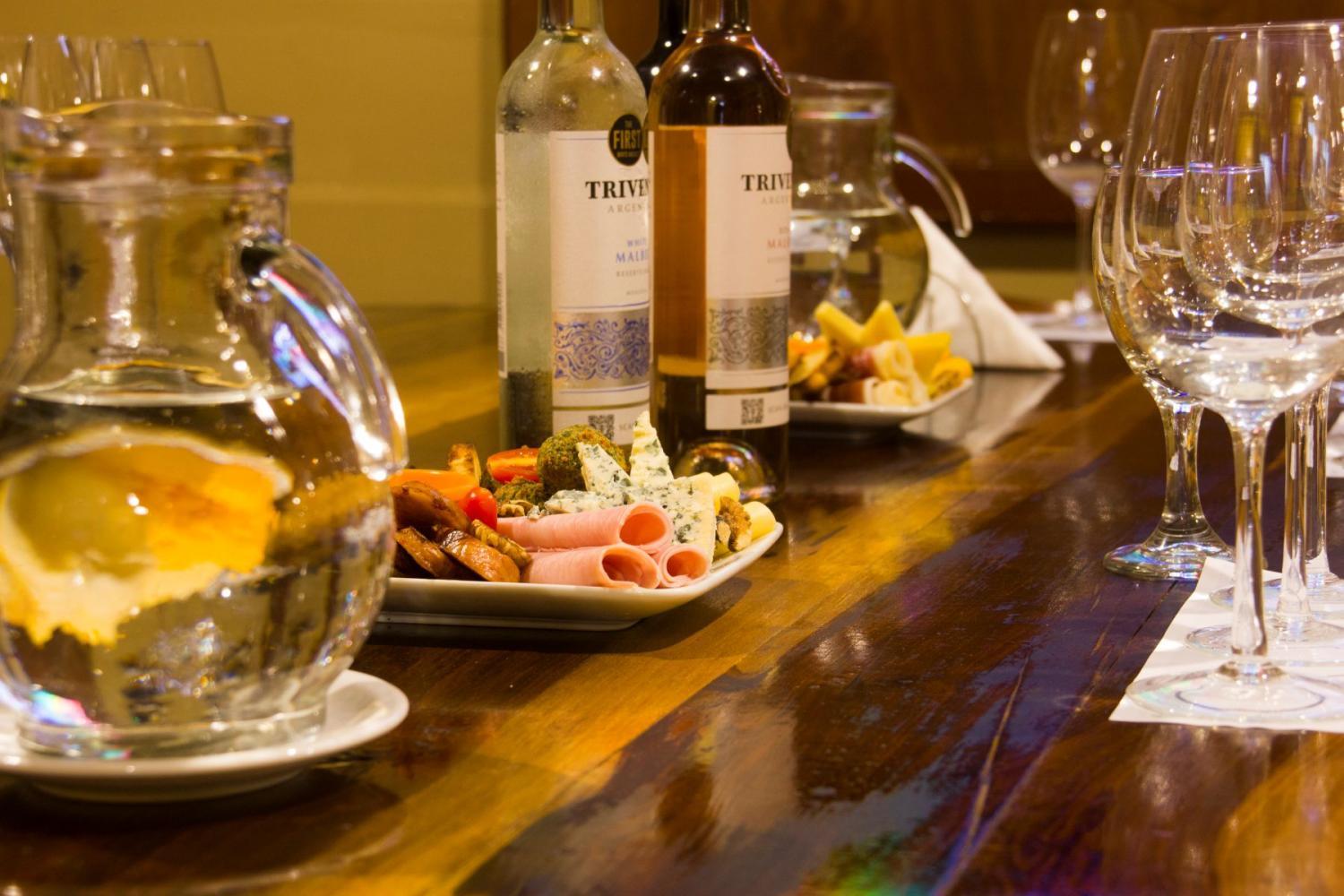 Combo: Wine Tasting with Tapas & 48-hour Bus Ticket | Gray Line