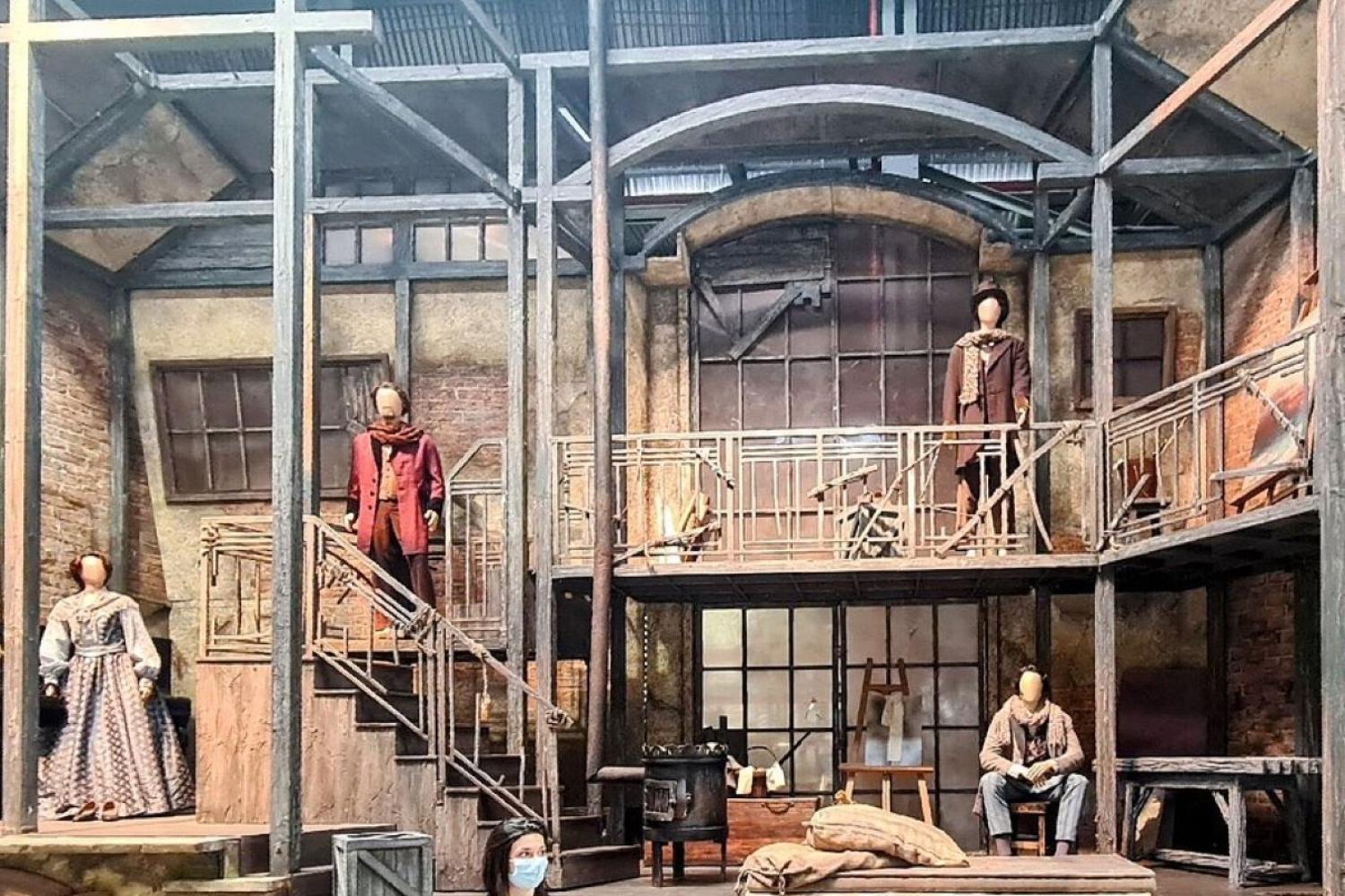 Combo: Self-Guided Tour of Colón Factory & 48-Hour Bus Ticket | Gray Line