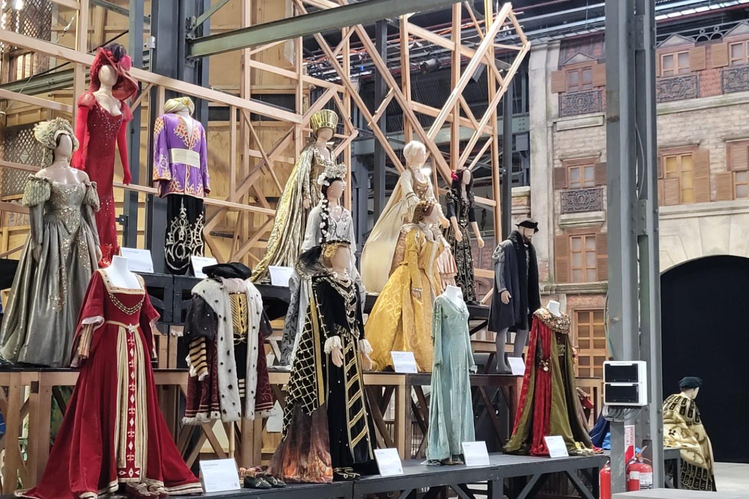 Combo: Self-Guided Tour of Colón Factory & 48-Hour Bus Ticket | Gray Line